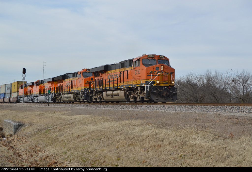 BNSF 8250